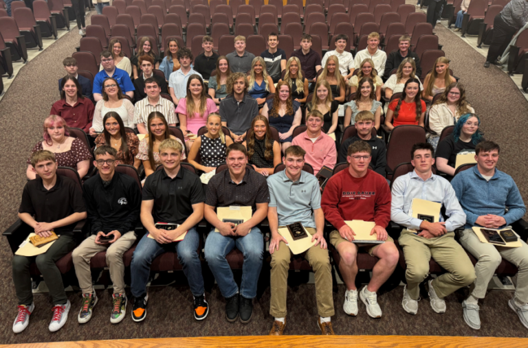 West Delaware Celebrating Class of 2026 – Mix 94.7 KMCH